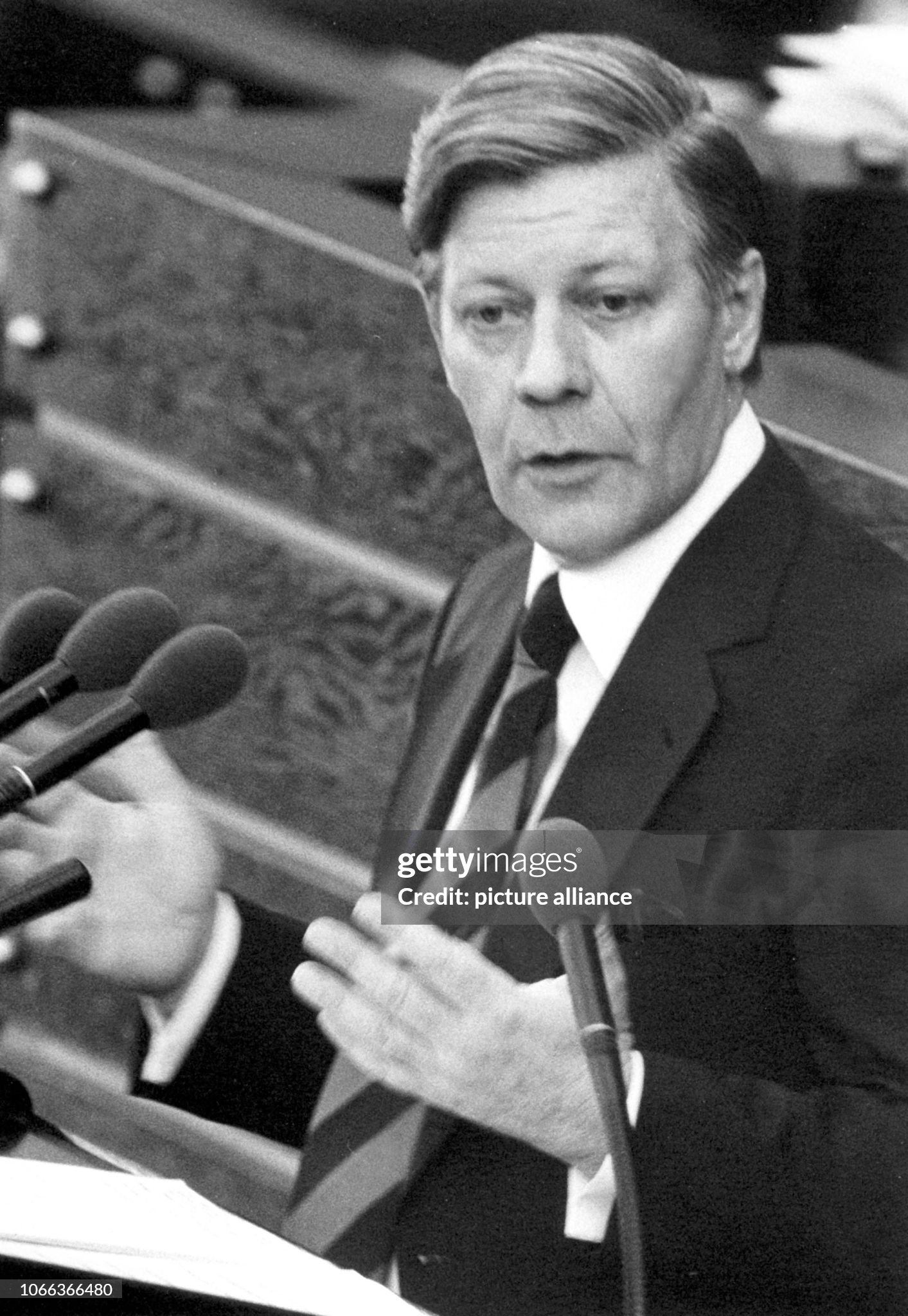 The Seventies: Friday, April 25, 1975 – History Diaries