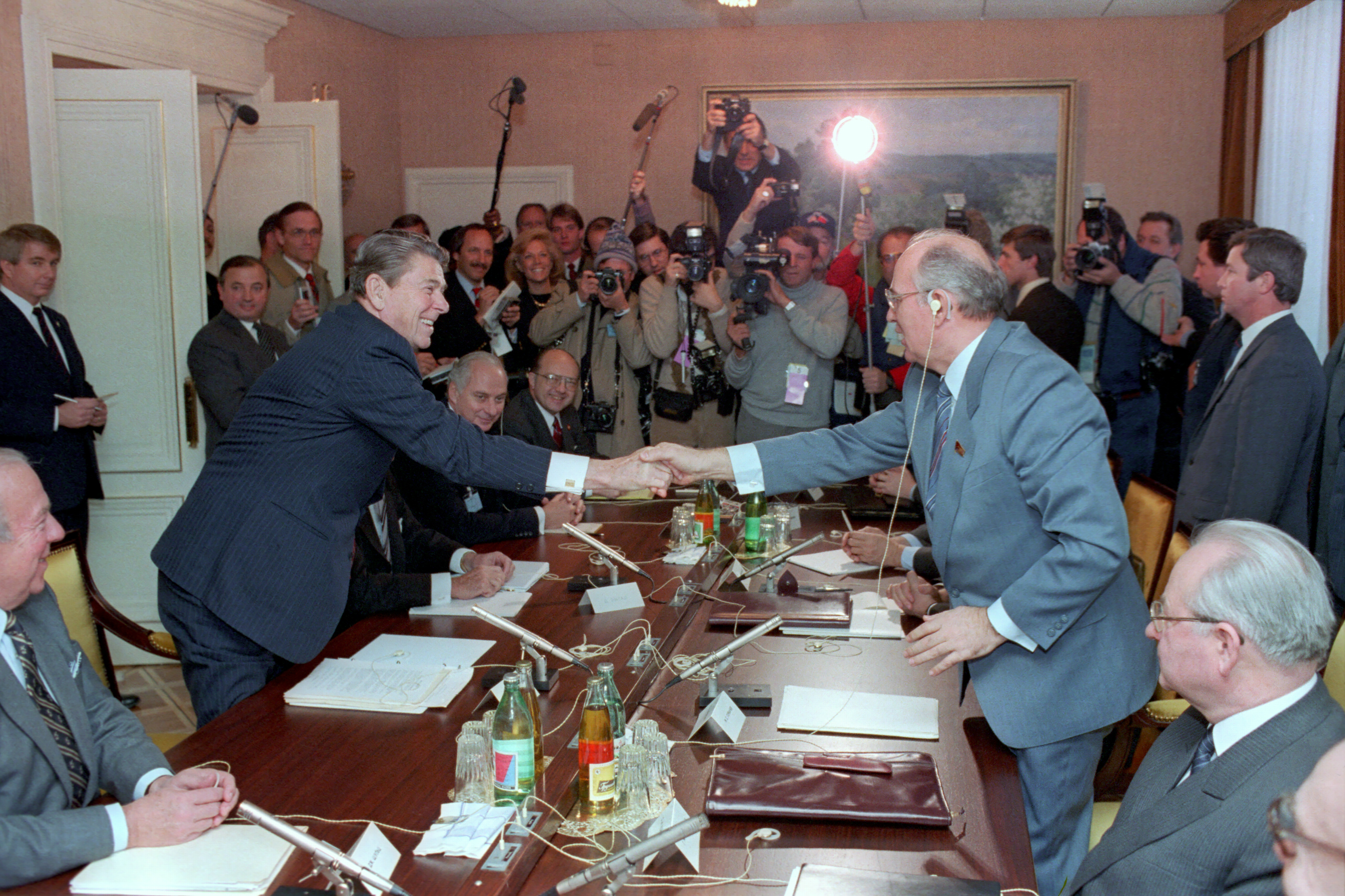 The Eighties: Wednesday, November 20, 1985 – History Diaries